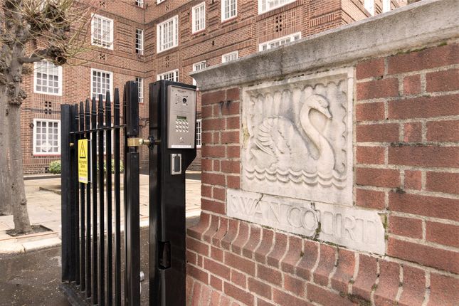 Swan Court, Chelsea Manor Street, Chelsea, London SW3, 2 bedroom flat ...