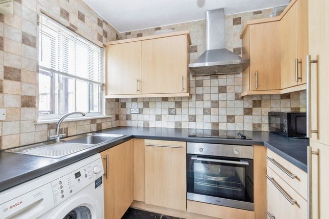 Osprey Close, Falcon Way, Watford WD25, 2 bedroom flat for sale ...