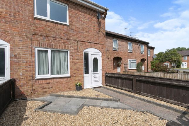 Thorncombe Close Canford Heath Poole Dorset Bh17 2 Bedroom Terraced