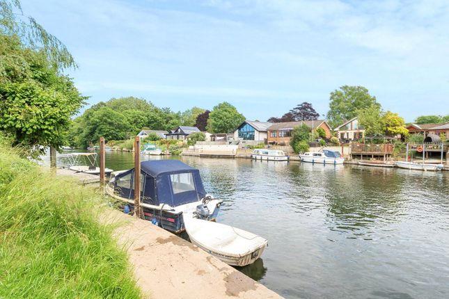 Hamm Court, Weybridge KT13, 3 bedroom detached house for sale ...