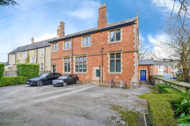 Priory Lane, Bicester OX26, 2 bedroom flat for sale - 69516866 ...