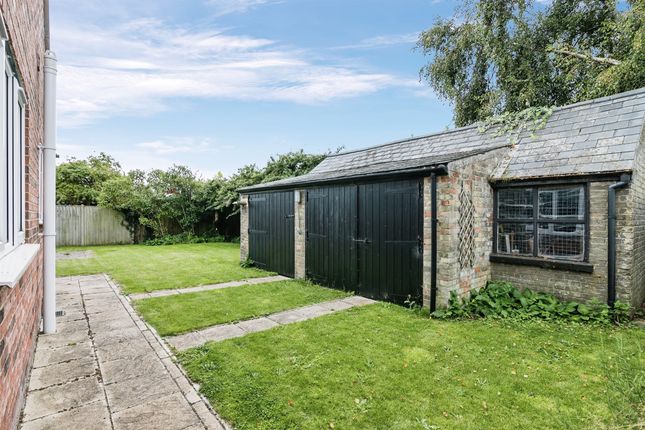 Oulton Road North, Lowestoft NR32, 3 bedroom detached bungalow for sale ...