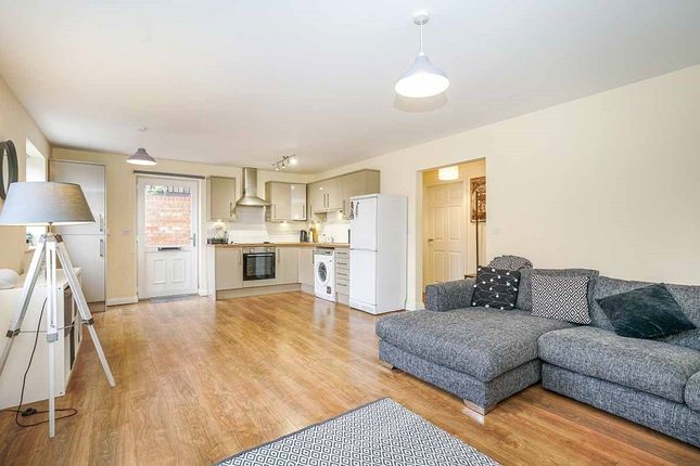 Oak Tree Court, Wakefield, West Yorkshire WF1, 2 bedroom flat to rent ...