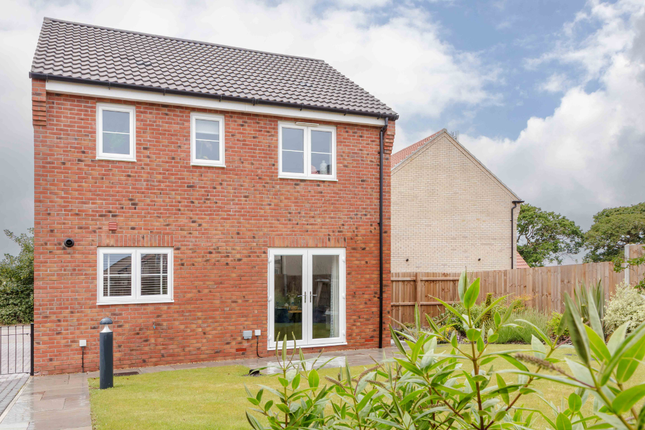 Lowestoft Road, Hopton, Great Yarmouth NR31, 3 bedroom detached house ...