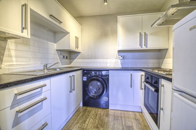 2 bed flat for sale in Lealholme Court, Howdale Road, Sutton-On-Hull ...