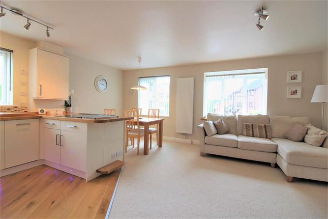 Longacre Road, Ashford, Kent TN23, 2 bedroom flat for sale - 55261109 ...