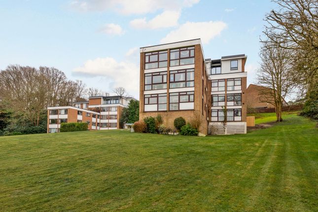 Beechcroft Manor, Weybridge KT13, 2 bedroom flat for sale - 69365757 ...