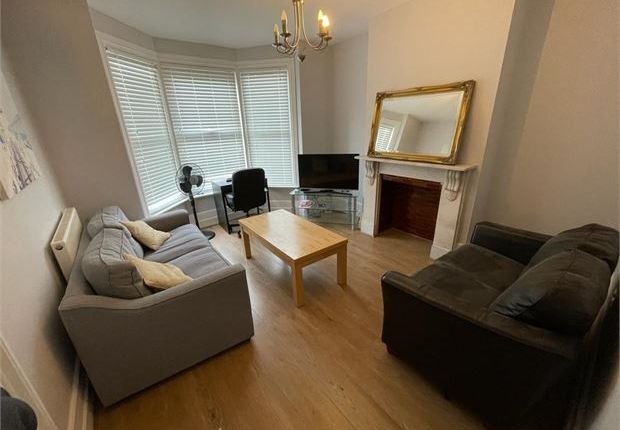 Chestnut Rise, Plumstead, London. SE18, 5 bedroom terraced house to ...