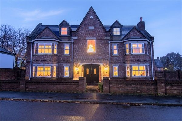 8 bed detached house for sale in Lyndale Avenue, Edenthorpe, Doncaster ...