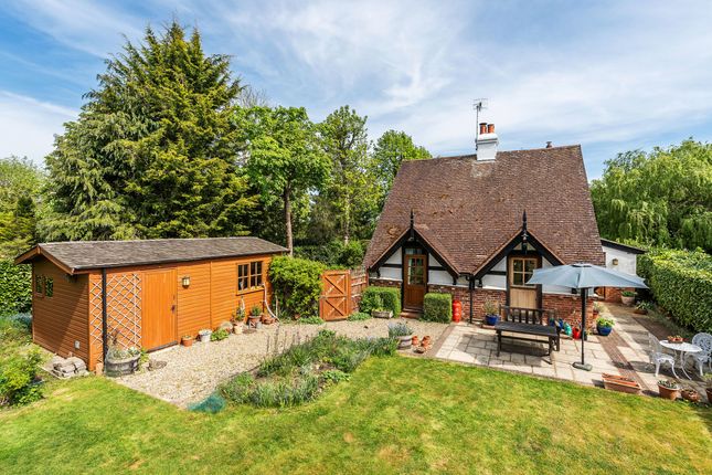 Tandridge Lane, Lingfield, Surrey RH7, 3 bedroom detached house for ...