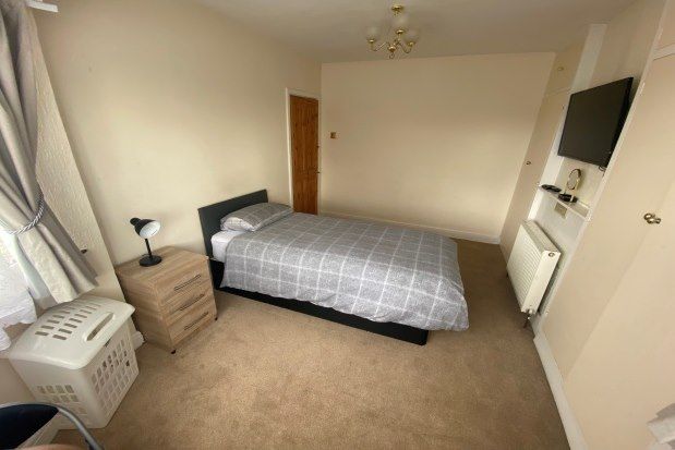 Gibbons Grove, Wolverhampton WV6, room to rent - 64301370 | PrimeLocation