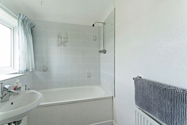 Doon Road Kirkintilloch Glasgow G66 3 Bedroom Terraced House For