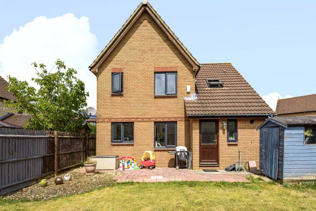 Standen Way Blunsdon St Andrew Swindon Wiltshire Sn25 3 Bedroom