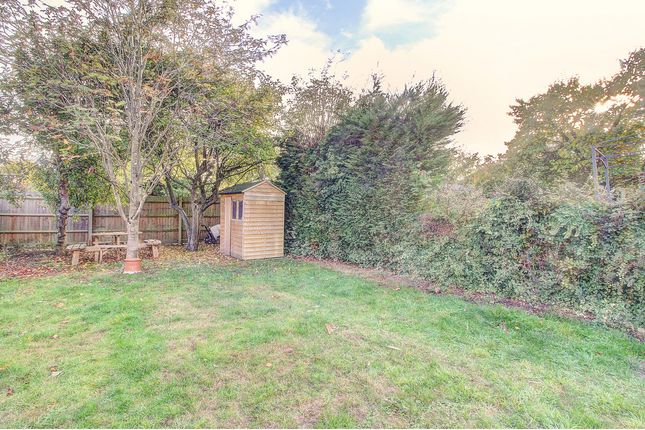 Buckingham Road, Bletchley MK3, 3 bedroom semi-detached house for sale ...