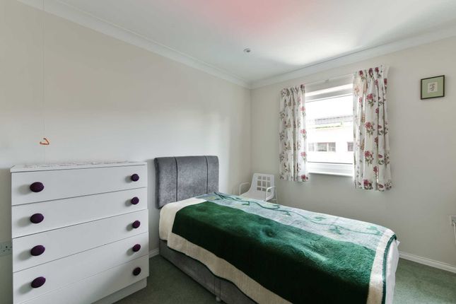Ashley Avenue, Epsom KT18, 2 bedroom flat to rent - 66360620 ...