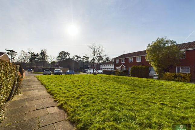Chiltern Close, Crawley RH11, 3 bedroom terraced house for sale ...
