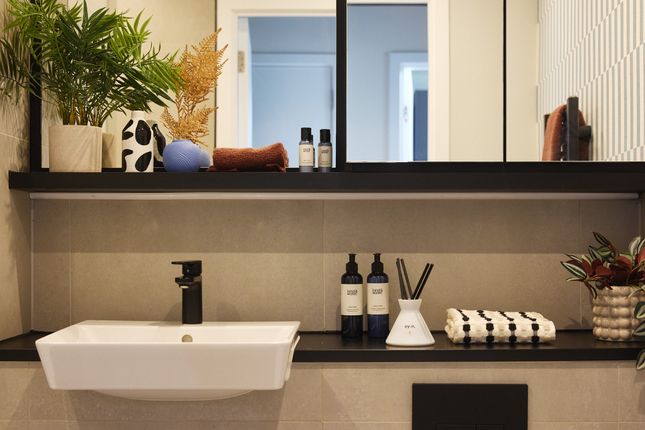 Capital Interchange Way, Brentford TW8, 2 bedroom flat for sale ...