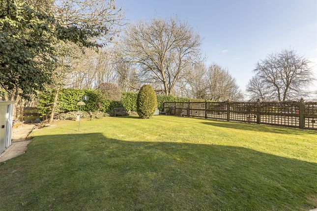 Dunstable Road, Redbourn, St. Albans AL3, 2 bedroom flat for sale ...