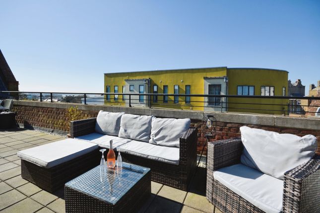 Trinity Square, Margate, Kent CT9, 2 bedroom flat for sale - 69846849 ...