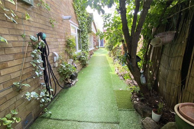 Ash Green Lane, Ash Green, Coventry, West Midlands CV7, 3 bedroom end ...