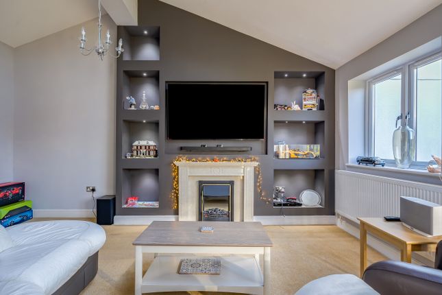 Roman Crescent, Old Town, Swindon SN1, 5 bedroom detached house for ...