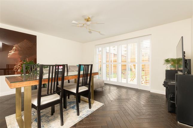 Slade Green Road, Erith, Kent DA8, 4 bedroom semi-detached house for ...