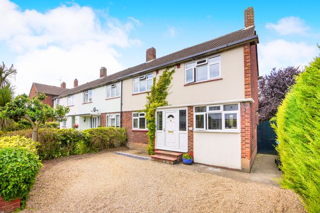 3 bed end terrace house for sale in Longbourne Way, Chertsey KT16 - Zoopla