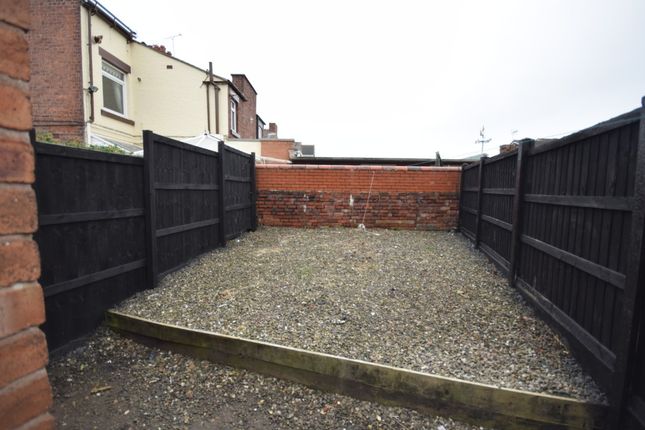 Mold Road, Wrexham LL11, 3 bedroom terraced house for sale - 64930621 ...