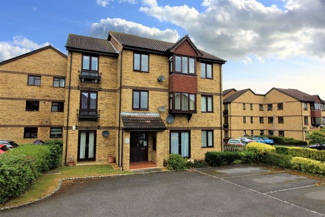 Longacre Road, Ashford, Kent TN23, 2 bedroom flat for sale - 55261109 ...