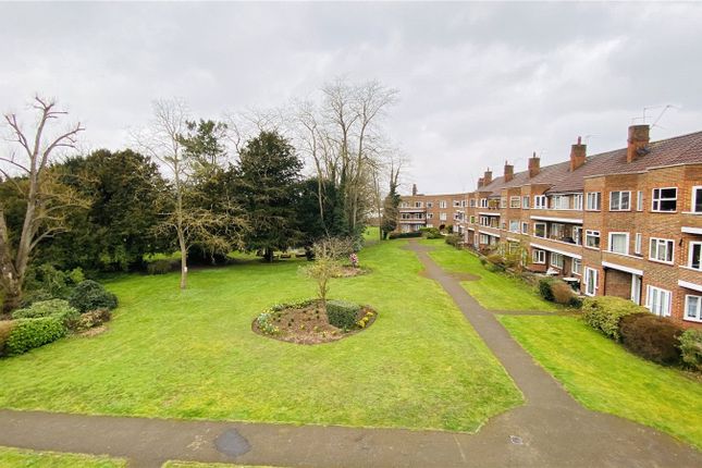 Homes for Sale in Laleham Road, Staines TW18 - Buy Property in Laleham ...