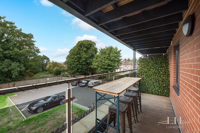 Upminster Road, Upminster RM14, 2 bedroom flat for sale - 62477955 ...
