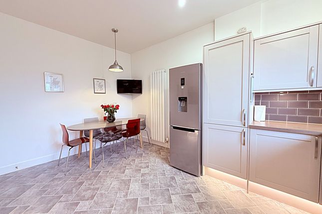 Russel Street, Falkirk FK2, 2 bedroom flat for sale - 70248133 ...