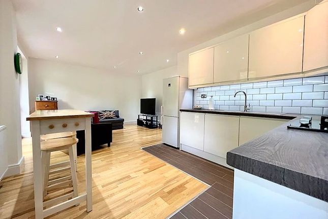 Boundary Road, Loudwater, High Wycombe HP10, 2 bedroom flat for sale ...