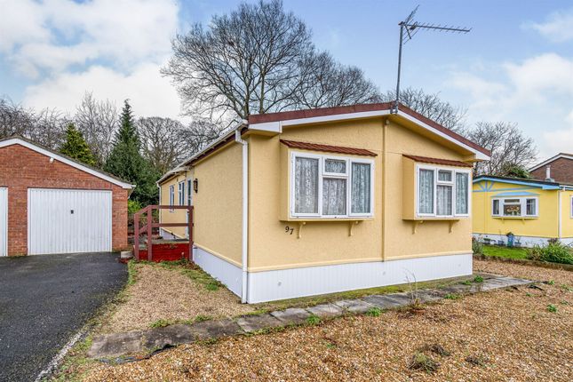 2 bed mobile/park home for sale in Avondale Park, Colden Common ...