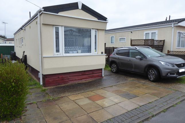 Surrey Hills Park, Normandy, Guildford, Surrey GU3, 2 bedroom mobile ...