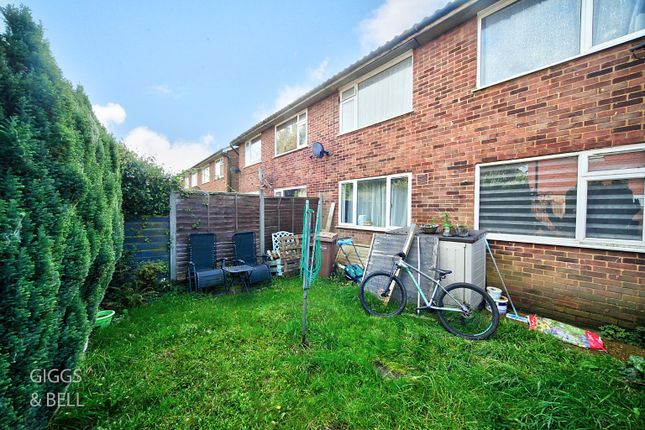 Birchen Grove, Luton, Bedfordshire LU2, 2 bedroom flat for sale ...