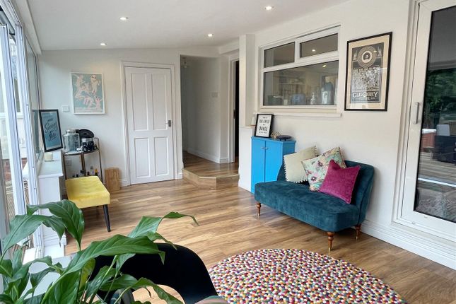 Elizabeth Avenue Newbury Rg14 4 Bedroom Semi Detached House For Sale