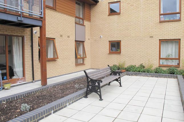 Commonwealth Drive, Three Bridges, Crawley, West Sussex. RH10, 2 ...