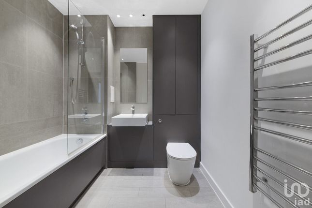 Goldsmiths Row, London E2, 2 bedroom flat for sale - 68330229 ...