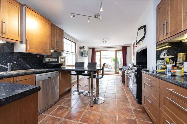 2 bed flat for sale in Stormont Road, London SW11 - Zoopla