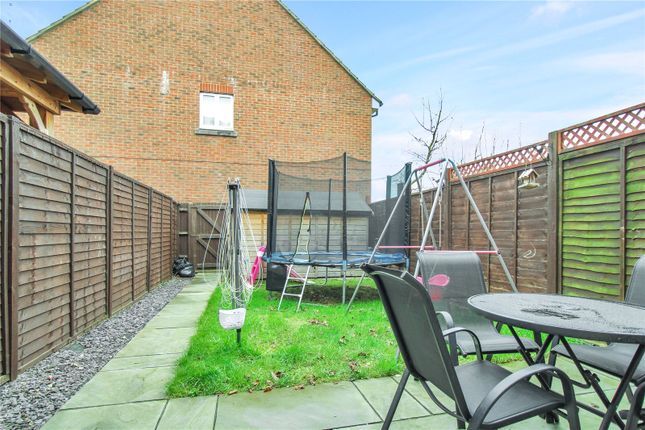 Headlands Grove Upper Stratton Swindon Sn2 2 Bedroom Terraced House