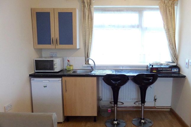 Botwell Common Road, Hayes, Middlesex UB3, studio to rent - 64556799 ...