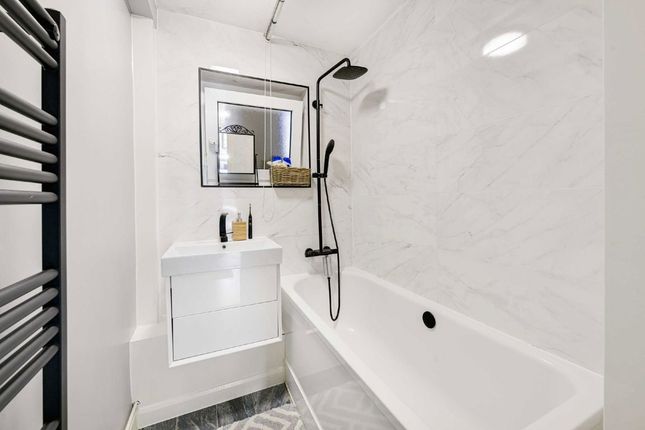 3 bed flat for sale in Clem Attlee Court, London SW6 - 68289345 - Zoopla