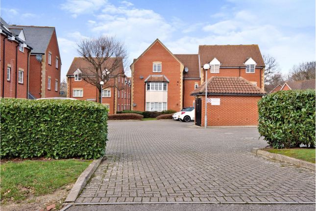 Sullivan Way, Langdon Hills SS16, 2 bedroom flat for sale - 60798265 ...