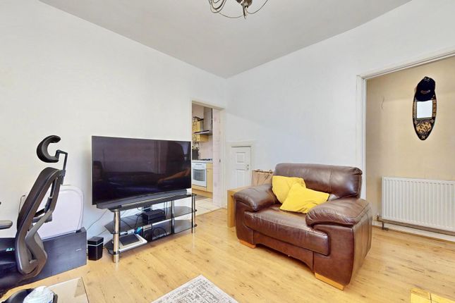 Valence Circus Dagenham Rm8 2 Bedroom Terraced House For Sale