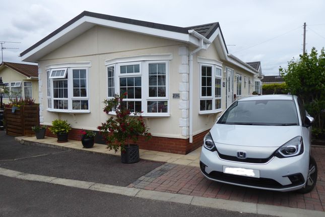 Surrey Hills Park, Normandy, Guildford, Surrey GU3, 2 bedroom mobile ...