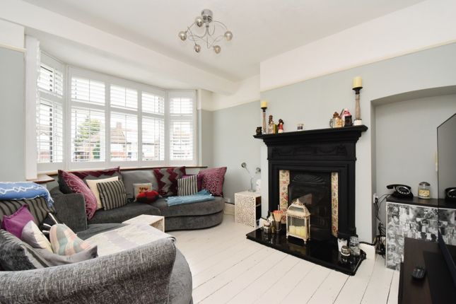 Jevington Way London Se12 3 Bedroom Semi Detached House For Sale