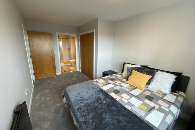 Bute Terrace, Cardiff CF10, 2 bedroom flat for sale - 67302224 ...