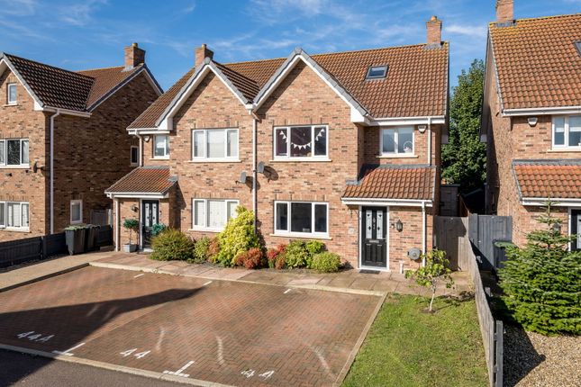 Homes for Sale in High Street, Stotfold, Hitchin SG5 - Buy Property in ...