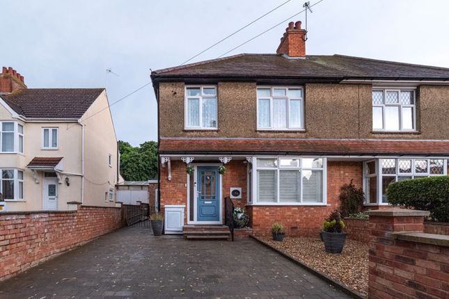 Eaton Avenue Bletchley Milton Keynes Mk2 4 Bedroom Semi Detached